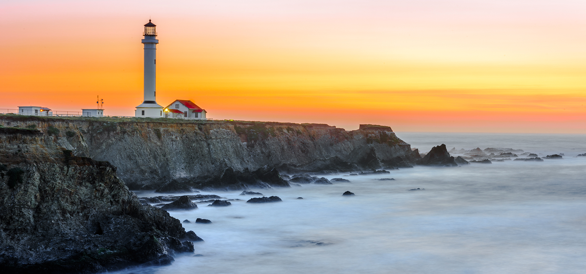Yes, You Can Stay Overnight at These 3 California Lighthouses - Golden ...